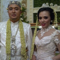 Logam Mulia 99 Gram Jadi Mas Kawin Puri 'Mahadewi' dan Hera
