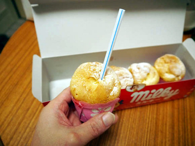 Slurp... Kue Sus Ini Bisa Disedot Isinya!