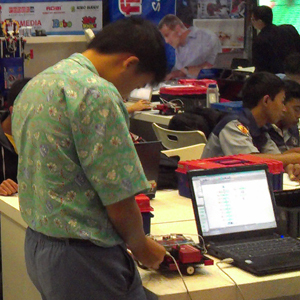 Robot-robot Mini Unjuk Gigi