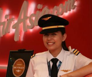 AirAsia Kenalkan Pilot Wanita Cantik Pertama se-Malaysia