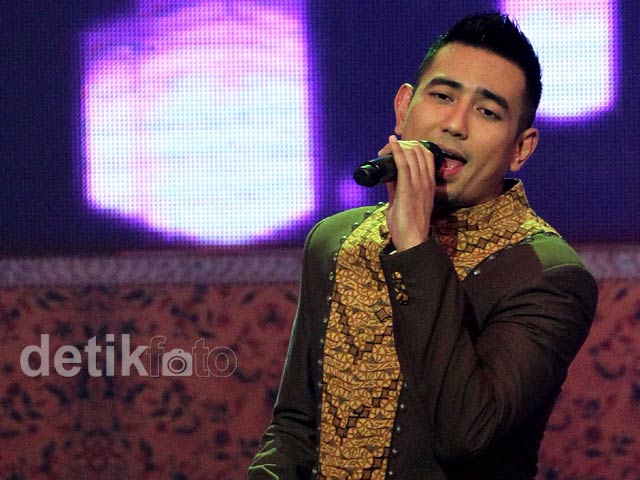 Penampilan Ciamik Rio Febrian