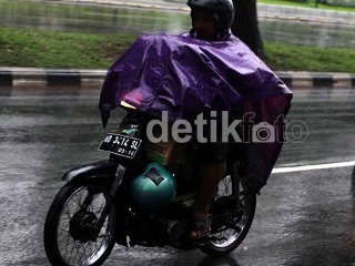 Tips Sederhana Memilih Jas Hujan