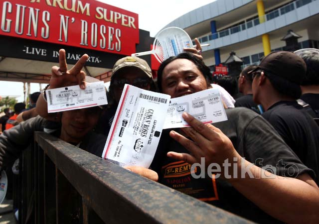 Ribuan Fans GNR Padati MEIS Ancol