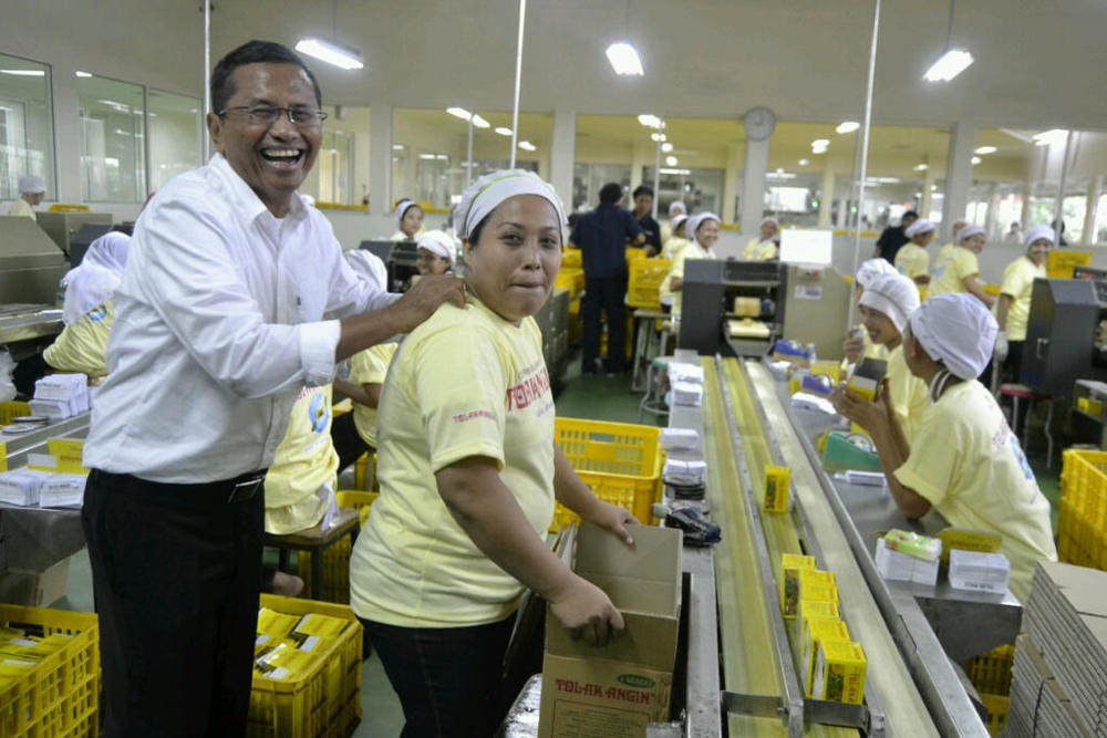 Dahlan Iskan Jadi Tukang Pijit di Pabrik Jamu Semarang Dahlan Iskan Jadi Tukang Pijit di Pabrik Jamu Semarang