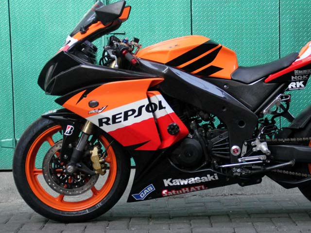 Kawasaki Ninja Berbaju Repsol Honda