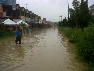 Kompleks Villa Nusa Indah II Gunung Putri Bogor Banjir 1,5 Meter