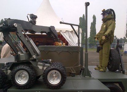 Robot Penjinak Bom Beraksi di Mabes TNI