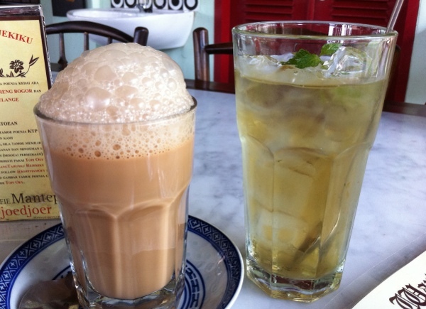 Mengudap Nasi Brijani dan Kroket Blanda di Warung Kopi Oey Boen Than