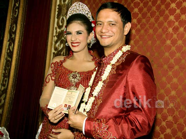 Eno 'Netral' Resmi Menikah