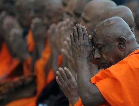 China Tutup Kuil Gara-gara Biksu Palsu