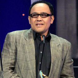 Mengenal Lebih Dekat Sutradara 'Madre' Benni Setiawan