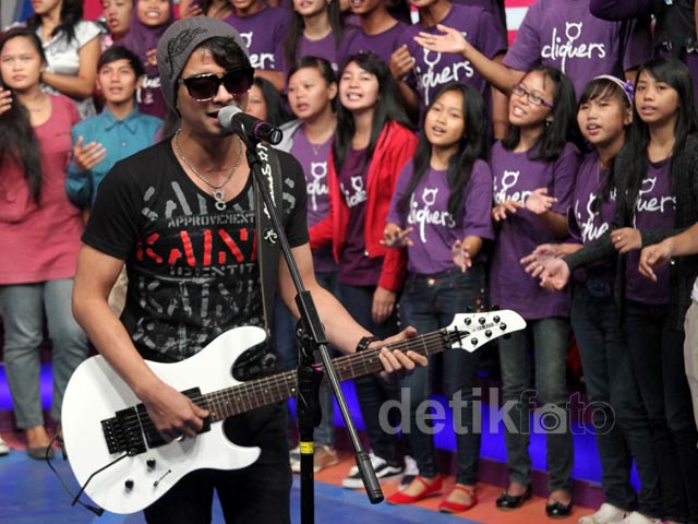 Ketika Onci "Ungu" Jadi Vokalis