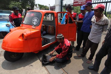 Tidak Perlu Bensin, Bemo Ini Pakai Tenaga Listrik