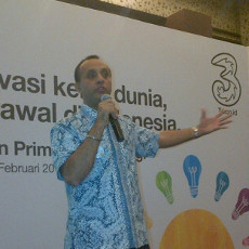 Operator Tri Ganti Nama