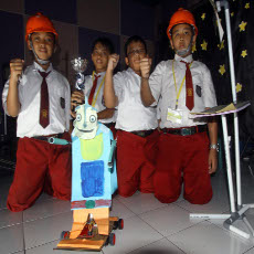 Pelajar SD Muhammadiyah 1 Sidoarjo Juarai Kontes Robot di Singapura ...