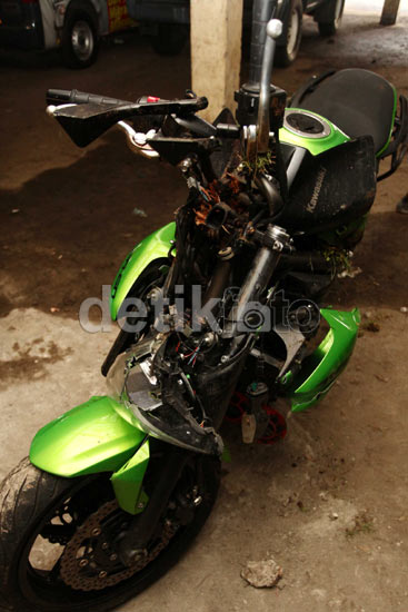 Seperti Apa Motor yang Dikendarai Uje?