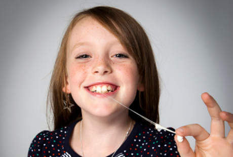 Gusi Nongol Saat Senyum Bukan Nyengir Kuda, Tapi Gummy Smile