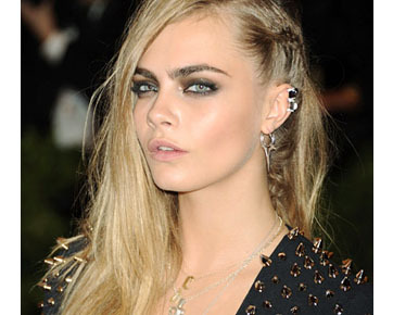 Tetap Stylish Saat Bergaya Punk dengan Anting Pilihan 6 Seleb Ini