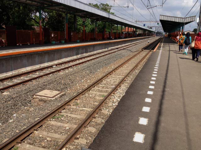 Stasiun Kalideres Bebas PKL