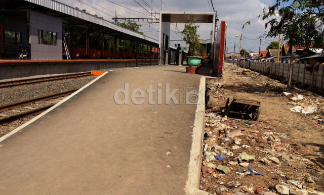 Stasiun Kalideres Bebas PKL