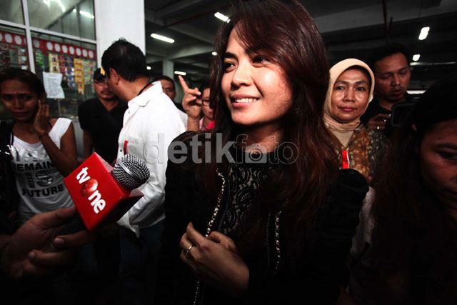 Usai Sidang, Istri Jenguk Hercules di PN Jakbar