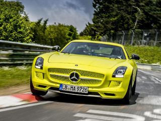 Mercy SLS AMG Listrik Bukukan Rekor