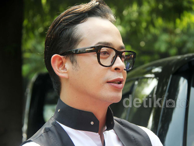 Rambut Klimis Dave Hendrik