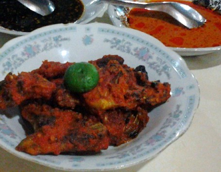 RM Dua-Em Bersaudara: Tersengat Pedas Ayam Pelecingan Plus Pelecing ...