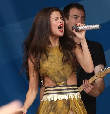 Oops.. Underwear Selena Gomez Mengintip