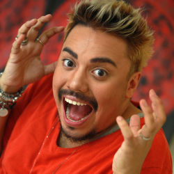 Pernah Diselingkuhi Pria, Sam Brodie Kini Bahagia Punya Anak-istri