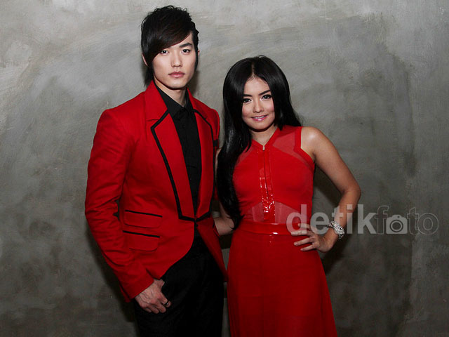 Tak Bersama Tiwi, Tika 'T2' Gaet Lee Jeong Hoon