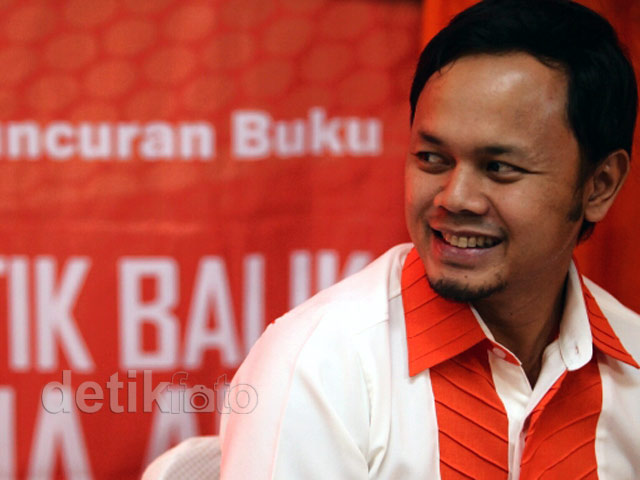 Bima Arya Luncurkan Buku