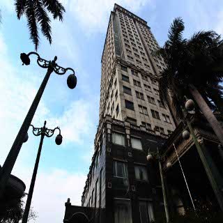 Benarkah Gedung Perkantoran Menara Saidah Miring?