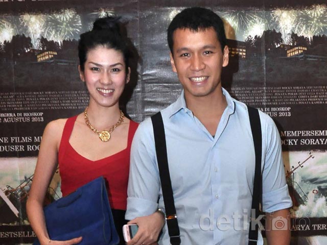 Serasinya Samuel Rizal dan Istri
