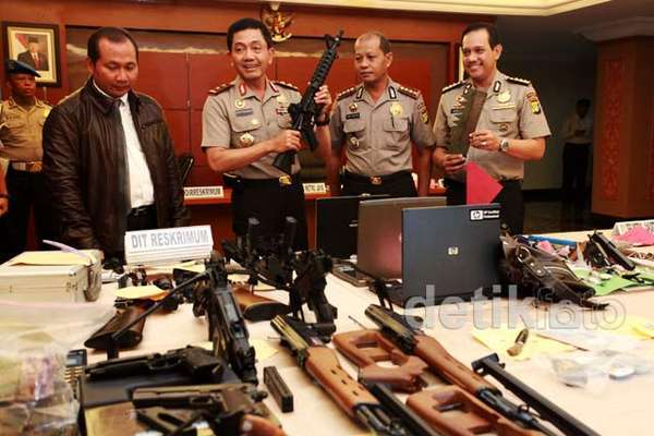 Izin Kepemilikan Disetop, Polisi Kelimpungan Bendung Senjata Api Ilegal