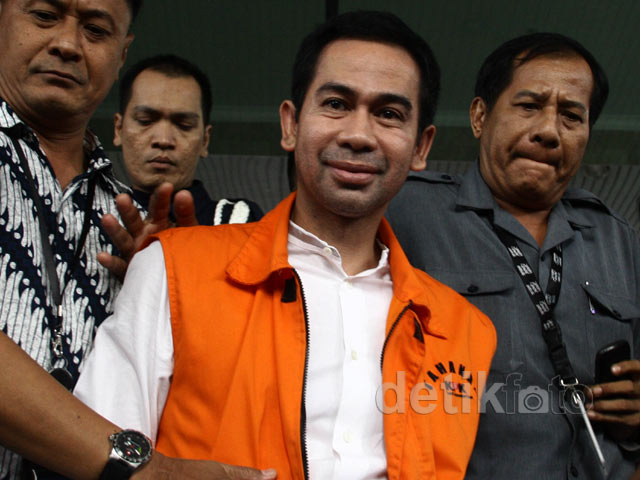 Adik Ratu Atut Diperiksa KPK Adik Ratu Atut Diperiksa KPK
