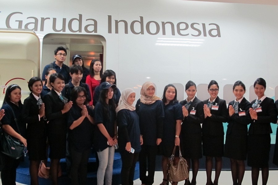 Mengintip Latihan Pramugari Cantik Garuda Indonesia