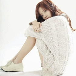 Ini Dia JIN, Solois Cantik Asal Woollim Label