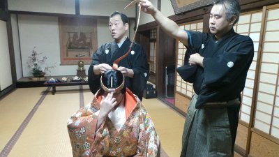 Begini Cara Mendandani Lelaki Pemain Opera Klasik Jepang Noh