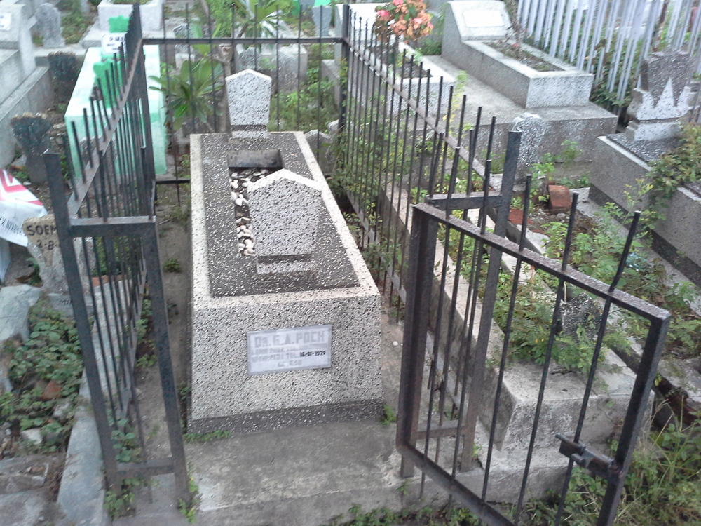 Kisah U-Boat dan Makam DR.GA.Poch di Ngagel yang Dikaitkan dengan Hitler