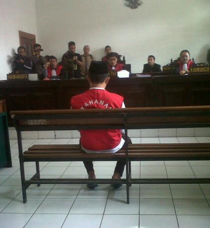 20 Menit Sidang Eksepsi Kasus Sisca Yofie, Mata Wawan Terus Menatap Lantai
