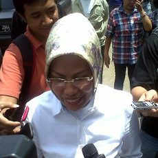 Dikunjungi Ibu Kandung, Ratu Atut Menangis