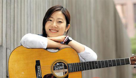 Penyanyi Korea Choi Go-Eun Tampil di Glastonbury 2014