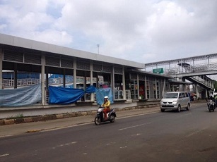 Masih Dipenuhi Pengungsi, Halte Busway Jembatan Baru Belum Berfungsi