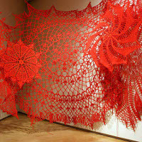 Karya Seni Rajut Seperti Jaring Laba-Laba Raksasa