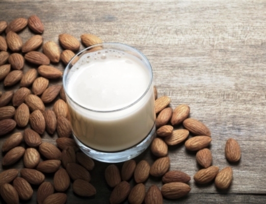 Susu Almond Segar Bisa Dibuat dengan 5 Langkah Mudah Ini!