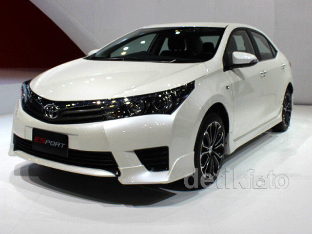 Toyota Altis Makin Sporty