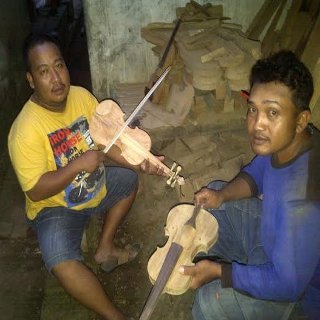 Biola Made In Banyuwangi yang Tembus Pasar Dunia