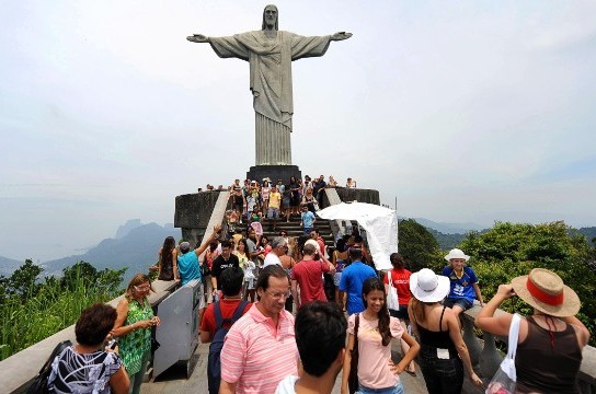 8 Tempat Penuh Turis, Tapi Tetap Wajib Dikunjungi (2)