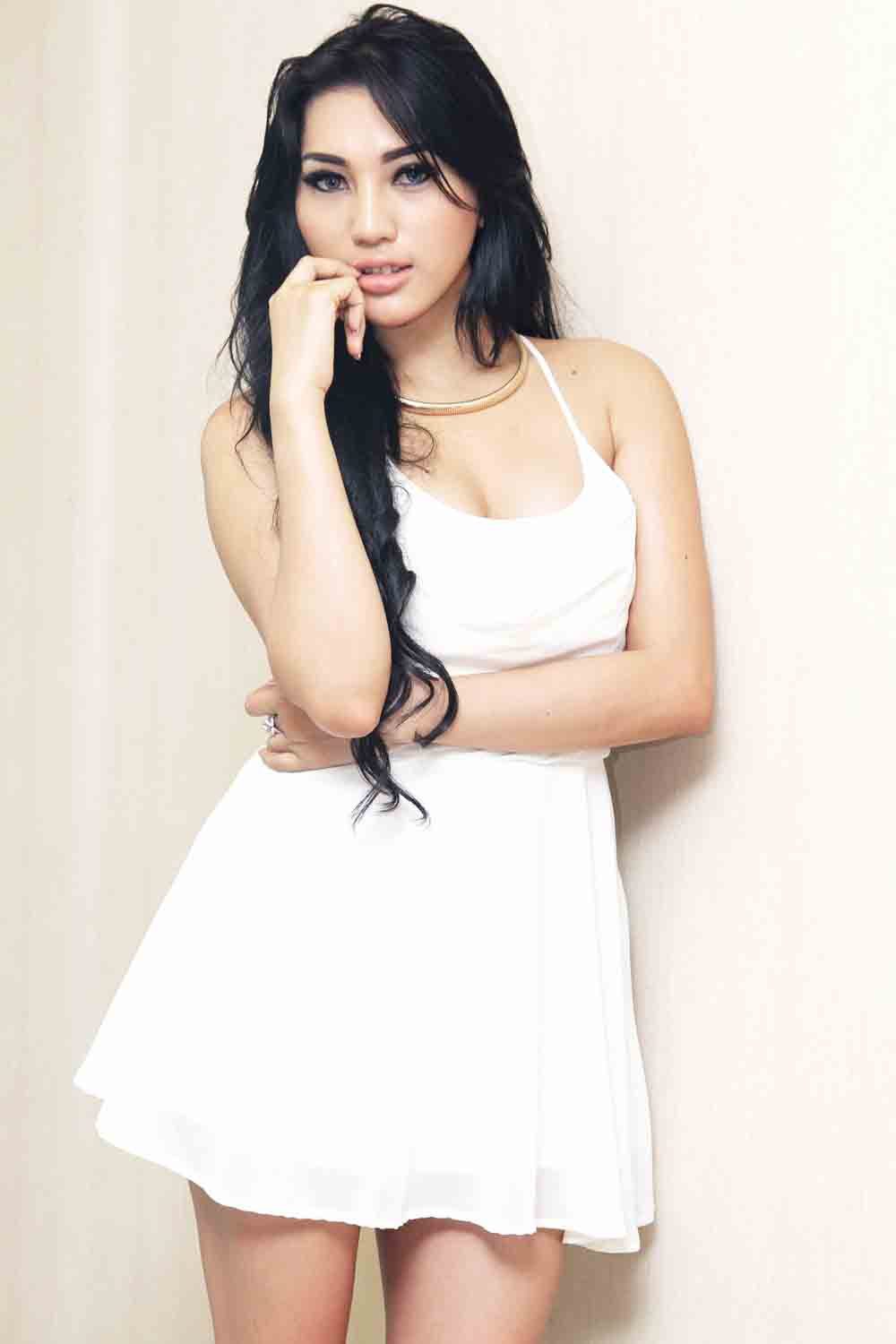 Cicha Claudya, dari Pramugari ke Model Seksi